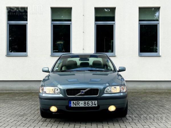 Grey Volvo S60 2005 in Jelgava, with an engine capacity of 2.40 L and mileage of 250 thousand km for 1850 €, photo 3 on AUTOMOTO.COM.LV