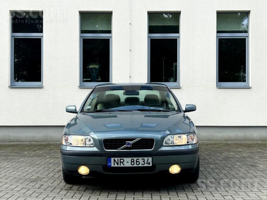 Grey Volvo S60 2005 in Jelgava, with an engine capacity of 2.40 L and mileage of 250 thousand km for 1850 €, photo 3 on AUTOMOTO.COM.LV