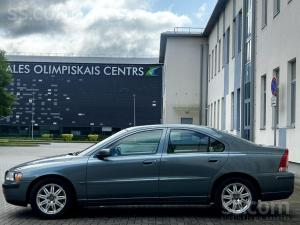 Grey Volvo S60 2005 in Jelgava, with an engine capacity of 2.40 L and mileage of 250 thousand km for 1850 €, photo 4 on AUTOMOTO.COM.LV