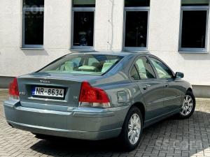 Grey Volvo S60 2005 in Jelgava, with an engine capacity of 2.40 L and mileage of 250 thousand km for 1850 €, photo 6 on AUTOMOTO.COM.LV