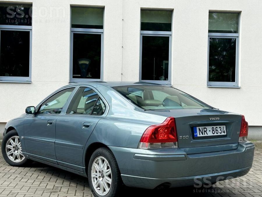 Grey Volvo S60 2005 in Jelgava, with an engine capacity of 2.40 L and mileage of 250 thousand km for 1850 €, photo 7 on AUTOMOTO.COM.LV