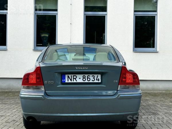 Grey Volvo S60 2005 in Jelgava, with an engine capacity of 2.40 L and mileage of 250 thousand km for 1850 €, photo 8 on AUTOMOTO.COM.LV