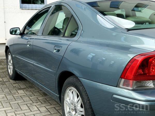 Grey Volvo S60 2005 in Jelgava, with an engine capacity of 2.40 L and mileage of 250 thousand km for 1850 €, photo 10 on AUTOMOTO.COM.LV