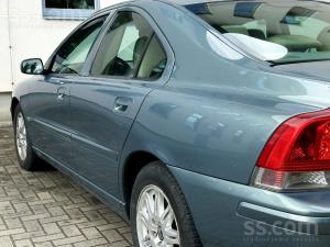 Grey Volvo S60 2005 in Jelgava, with an engine capacity of 2.40 L and mileage of 250 thousand km for 1850 €, photo 10 on AUTOMOTO.COM.LV