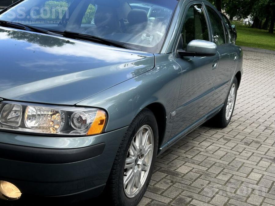 Grey Volvo S60 2005 in Jelgava, with an engine capacity of 2.40 L and mileage of 250 thousand km for 1850 €, photo 11 on AUTOMOTO.COM.LV