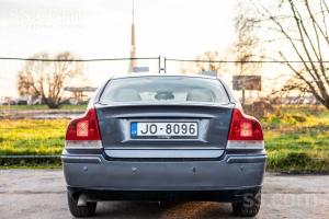 Pelēks Volvo S60 2005 Rīga, ar dzinēja tilpumu 2.40 L un nobraukumu 341 tūkst. km par 2990 €, foto 8 vietnē AUTOMOTO.COM.LV