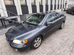 Grey Volvo S60 2005 in Taurage, with an engine capacity of 2.40 L and mileage of 325 thousand km for 1980 €, photo  on AUTOMOTO.COM.LV