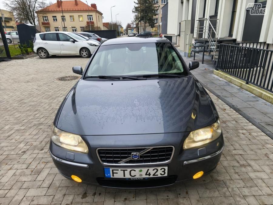 Grey Volvo S60 2005 in Taurage, with an engine capacity of 2.40 L and mileage of 325 thousand km for 1980 €, photo 5 on AUTOMOTO.COM.LV