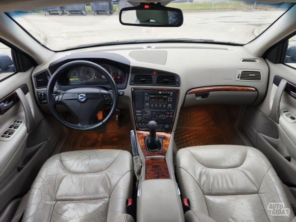 Pelēks Volvo S60 2005 Tauragė, ar dzinēja tilpumu 2.40 L un nobraukumu 325 tūkst. km par 1980 €, foto 9 vietnē AUTOMOTO.COM.LV