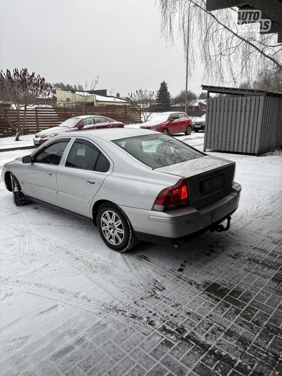 Pelēks Volvo S60 2005 Viļņa, ar dzinēja tilpumu 2.40 L un nobraukumu 310 tūkst. km par 1899 €, foto 3 vietnē AUTOMOTO.COM.LV