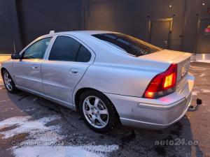 Grey Volvo S60 2005 in Tallinn, with an engine capacity of 2.40 L and mileage of 0 thousand km for 1900 €, photo 2 on AUTOMOTO.COM.LV