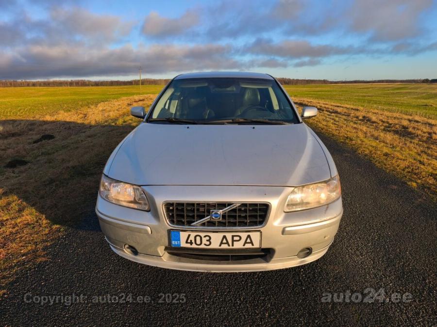 Grey Volvo S60 2005 in Tallinn, with an engine capacity of 2.40 L and mileage of 0 thousand km for 1900 €, photo 5 on AUTOMOTO.COM.LV