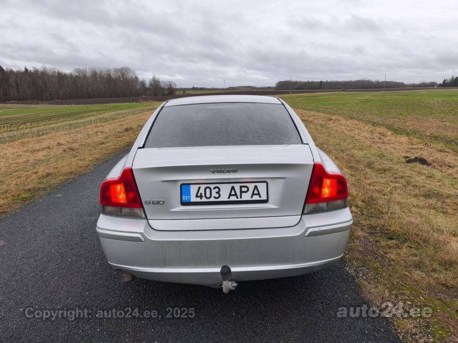 Grey Volvo S60 2005 in Tallinn, with an engine capacity of 2.40 L and mileage of 0 thousand km for 1900 €, photo 6 on AUTOMOTO.COM.LV