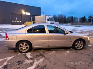 Grey Volvo S60 2005 in Tallinn, with an engine capacity of 2.40 L and mileage of 0 thousand km for 1900 €, photo 8 on AUTOMOTO.COM.LV