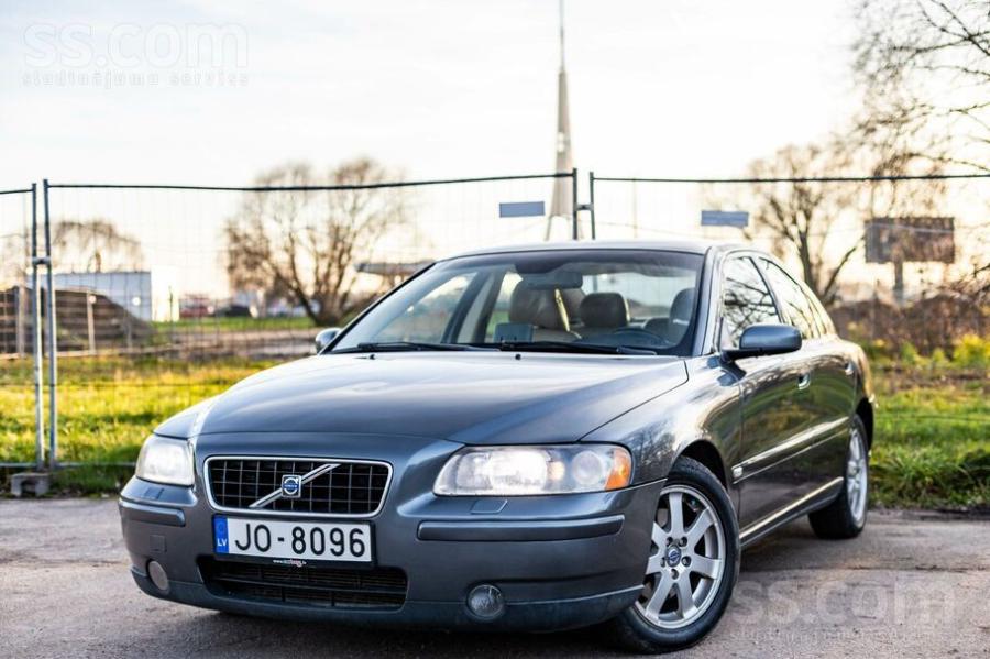 Pelēks Volvo S60 2005 Rīga, ar dzinēja tilpumu 2.40 L un nobraukumu 341 tūkst. km par 2990 €, foto 1 vietnē AUTOMOTO.COM.LV