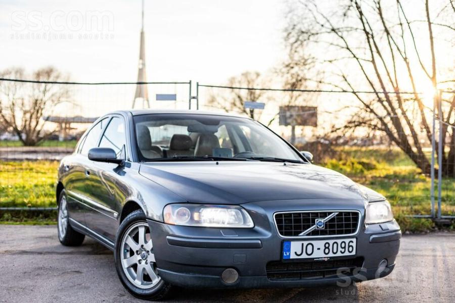 Pelēks Volvo S60 2005 Rīga, ar dzinēja tilpumu 2.40 L un nobraukumu 341 tūkst. km par 2990 €, foto 2 vietnē AUTOMOTO.COM.LV
