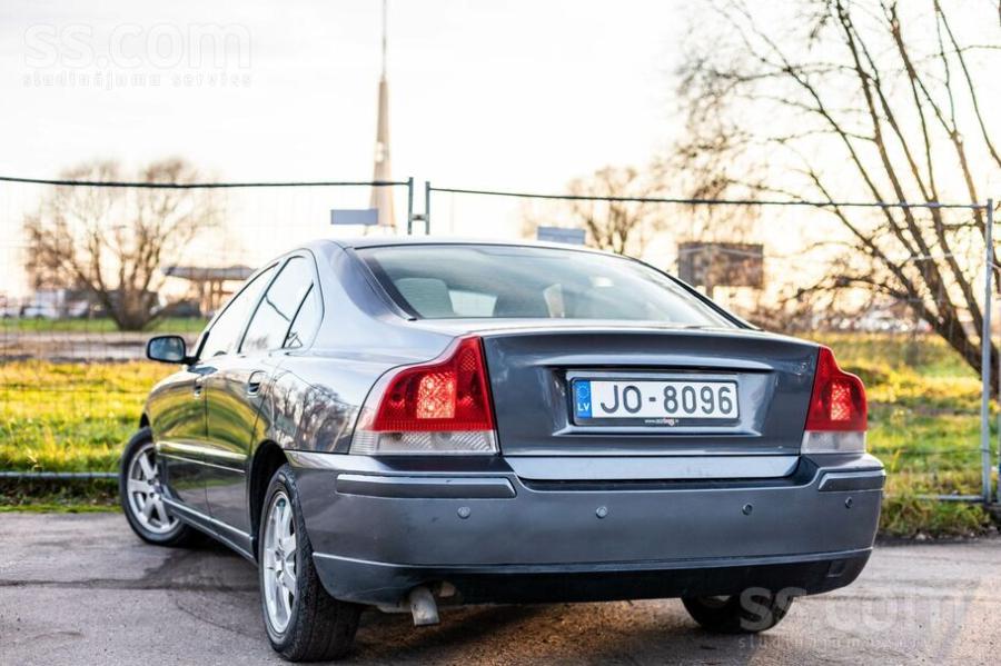 Pelēks Volvo S60 2005 Rīga, ar dzinēja tilpumu 2.40 L un nobraukumu 341 tūkst. km par 2990 €, foto 6 vietnē AUTOMOTO.COM.LV