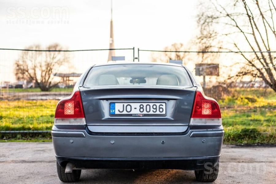 Pelēks Volvo S60 2005 Rīga, ar dzinēja tilpumu 2.40 L un nobraukumu 341 tūkst. km par 2990 €, foto 8 vietnē AUTOMOTO.COM.LV