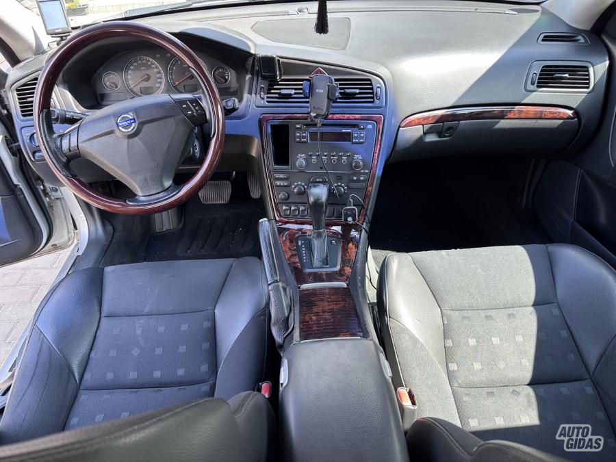 Pelēks Volvo S60 2005 Viļņa, ar dzinēja tilpumu 2.40 L un nobraukumu 308 tūkst. km par 1850 €, foto 7 vietnē AUTOMOTO.COM.LV