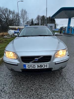 Pelēks Volvo S60 2005 Tallina, ar dzinēja tilpumu 2.40 L un nobraukumu 385 tūkst. km par 2900 €, foto 3 vietnē AUTOMOTO.COM.LV