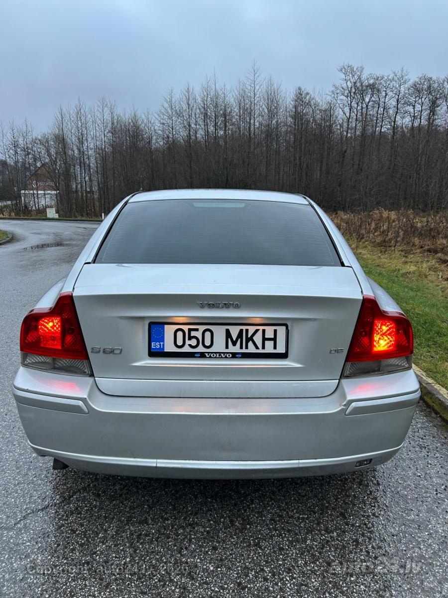 Pelēks Volvo S60 2005 Tallina, ar dzinēja tilpumu 2.40 L un nobraukumu 385 tūkst. km par 2900 €, foto 4 vietnē AUTOMOTO.COM.LV
