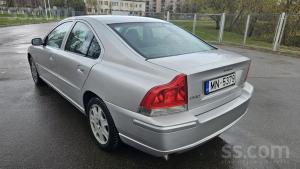 Grey Volvo S60 2005 in Daugavpils, with an engine capacity of 2.40 L and mileage of 286 thousand km for 1500 €, photo  on AUTOMOTO.COM.LV