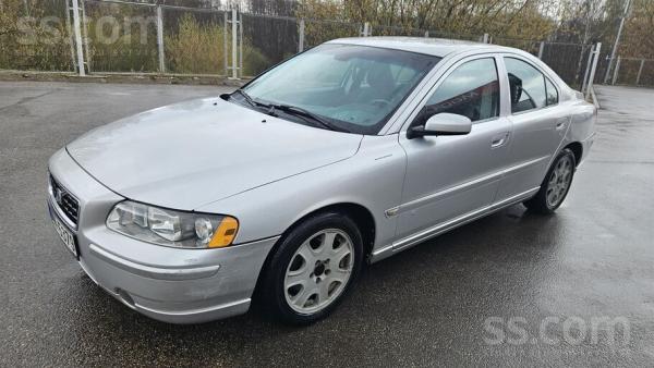 Pelēks Volvo S60 2005 Daugavpils, ar dzinēja tilpumu 2.40 L un nobraukumu 286 tūkst. km par 1500 €, foto 3 vietnē AUTOMOTO.COM.LV