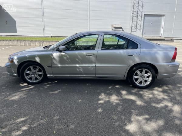 Grey Volvo S60 2005 in Alytus, with an engine capacity of 2.40 L and mileage of 270 thousand km for 2400 €, photo 4 on AUTOMOTO.COM.LV