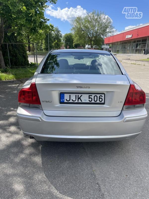 Grey Volvo S60 2005 in Alytus, with an engine capacity of 2.40 L and mileage of 270 thousand km for 2400 €, photo 6 on AUTOMOTO.COM.LV