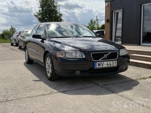 Pelēks Volvo S60 2005 Rīga, ar dzinēja tilpumu 2.40 L un nobraukumu 340 tūkst. km par 1750 €, foto  vietnē AUTOMOTO.COM.LV
