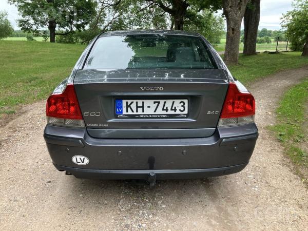 Grey Volvo S60 2005 in Jelgava, with an engine capacity of 2.40 L and mileage of 359 thousand km for 1990 €, photo 5 on AUTOMOTO.COM.LV