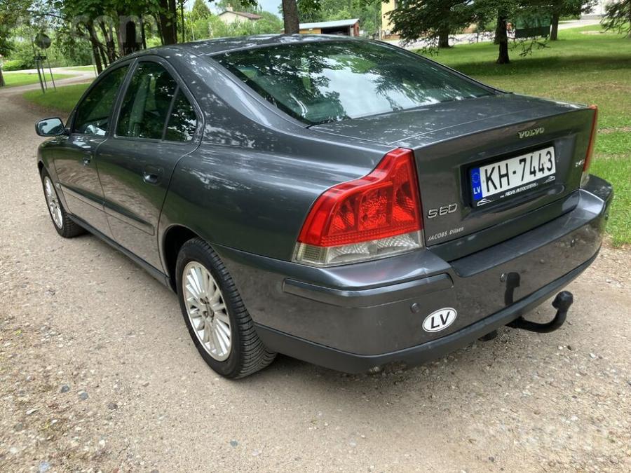Серый Вольво С60 2005 в Елгава, объемом двигателя 2.40 л и пробегом 359 тыс. км за 1990 €, фото 9 на AUTOMOTO.COM.LV