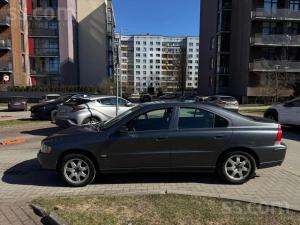Серый Вольво С60 2005 в Рига, объемом двигателя 2.40 л и пробегом 325 тыс. км за 1390 €, фото 4 на AUTOMOTO.COM.LV
