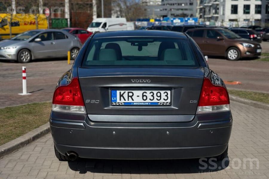 Серый Вольво С60 2005 в Рига, объемом двигателя 2.40 л и пробегом 325 тыс. км за 1390 €, фото 5 на AUTOMOTO.COM.LV