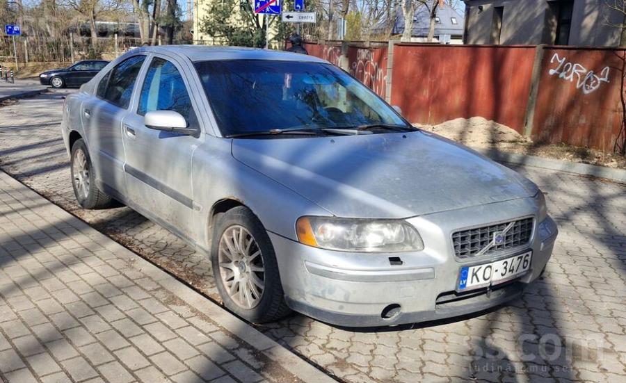 Pelēks Volvo S60 2005 Rīga, ar dzinēja tilpumu 2.40 L un nobraukumu 373 tūkst. km par 1250 €, foto 3 vietnē AUTOMOTO.COM.LV