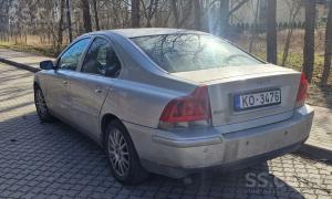 Pelēks Volvo S60 2005 Rīga, ar dzinēja tilpumu 2.40 L un nobraukumu 373 tūkst. km par 1250 €, foto 5 vietnē AUTOMOTO.COM.LV
