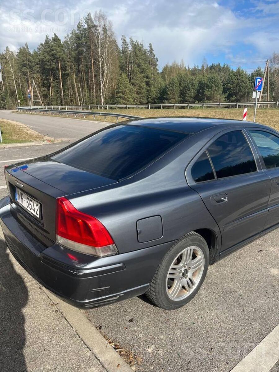 Серый Вольво С60 2005 в Екабпилс, объемом двигателя 2.40 л и пробегом 444 тыс. км за 2000 €, фото 7 на AUTOMOTO.COM.LV