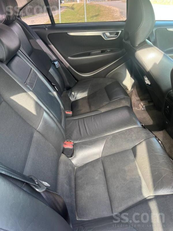 Pelēks Volvo S60 2005 Jēkabpils, ar dzinēja tilpumu 2.40 L un nobraukumu 444 tūkst. km par 1600 €, foto 7 vietnē AUTOMOTO.COM.LV