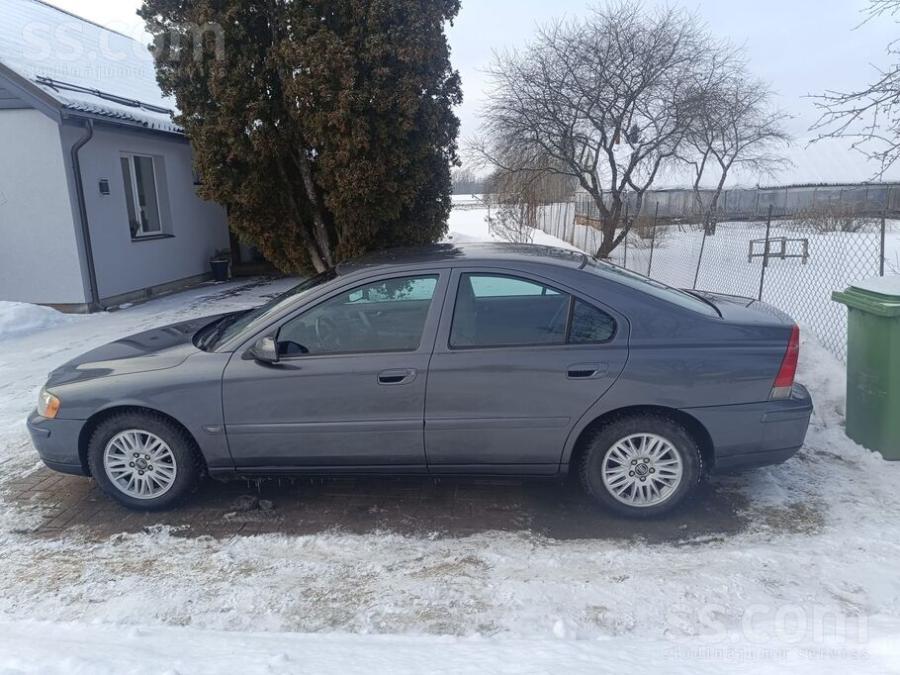 Pelēks Volvo S60 2005 Cēsis, ar dzinēja tilpumu 2.40 L un nobraukumu 400 tūkst. km par 3000 €, foto 5 vietnē AUTOMOTO.COM.LV