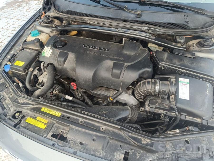 Pelēks Volvo S60 2005 Cēsis, ar dzinēja tilpumu 2.40 L un nobraukumu 400 tūkst. km par 3000 €, foto 6 vietnē AUTOMOTO.COM.LV