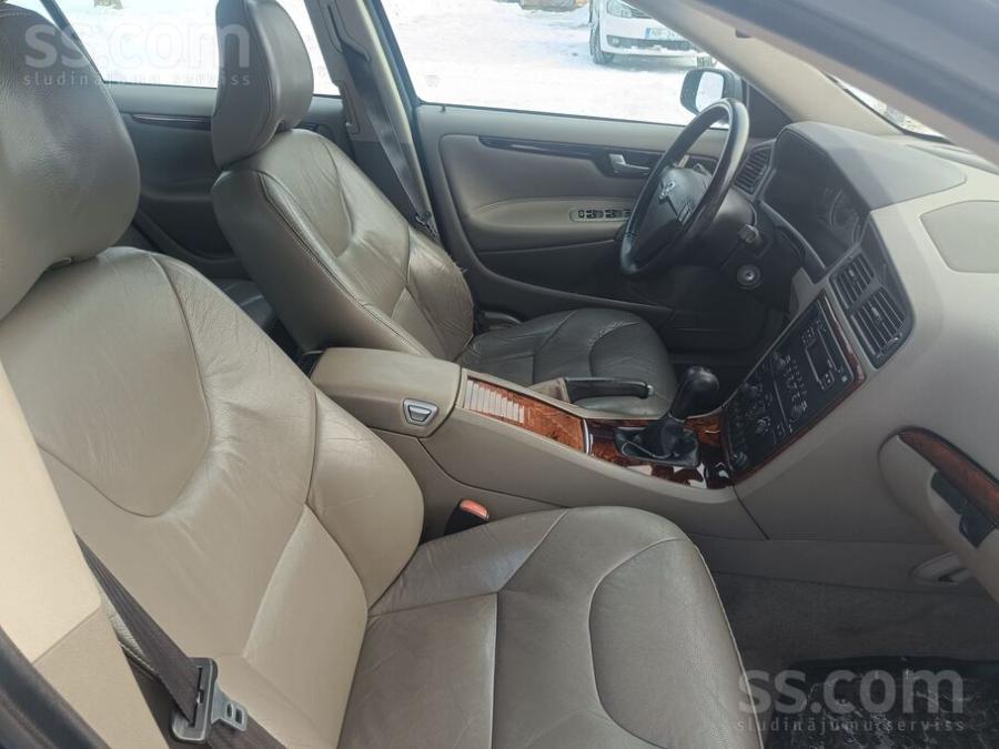 Pelēks Volvo S60 2005 Cēsis, ar dzinēja tilpumu 2.40 L un nobraukumu 400 tūkst. km par 3000 €, foto 7 vietnē AUTOMOTO.COM.LV