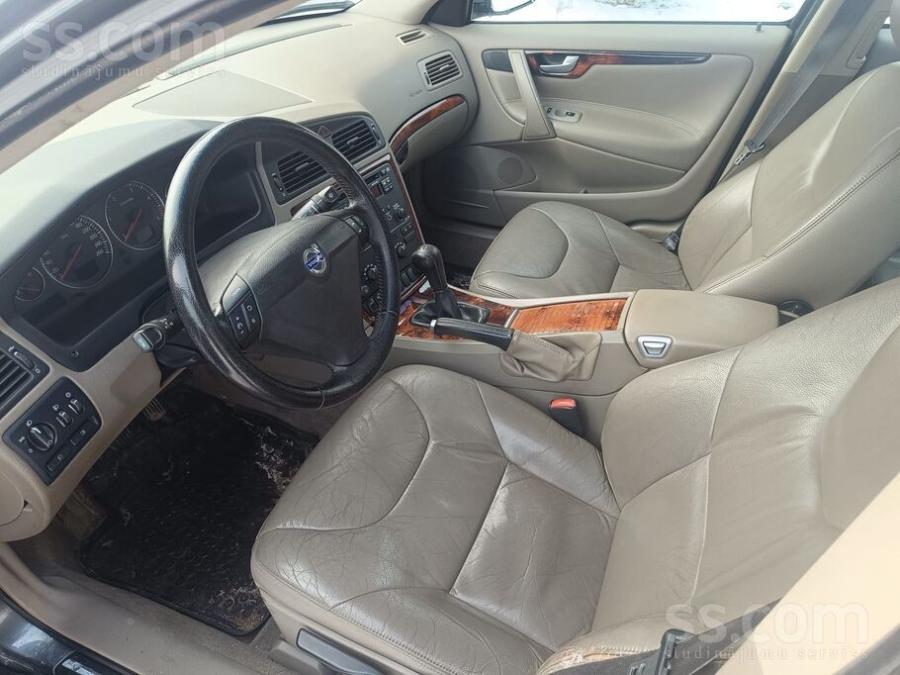 Pelēks Volvo S60 2005 Cēsis, ar dzinēja tilpumu 2.40 L un nobraukumu 400 tūkst. km par 3000 €, foto 10 vietnē AUTOMOTO.COM.LV