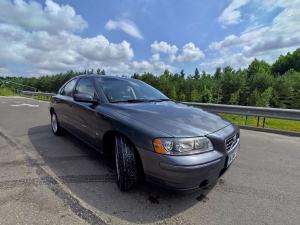 Grey Volvo S60 2005 in Vilnius, with an engine capacity of 1.98 L and mileage of 296 thousand km for 2599 €, photo  on AUTOMOTO.COM.LV