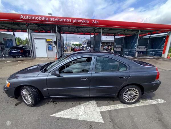 Grey Volvo S60 2005 in Vilnius, with an engine capacity of 1.98 L and mileage of 296 thousand km for 2599 €, photo 4 on AUTOMOTO.COM.LV
