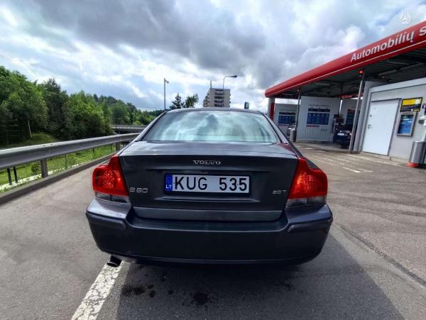 Grey Volvo S60 2005 in Vilnius, with an engine capacity of 1.98 L and mileage of 296 thousand km for 2599 €, photo 5 on AUTOMOTO.COM.LV