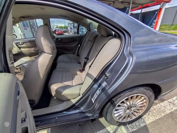 Grey Volvo S60 2005 in Vilnius, with an engine capacity of 1.98 L and mileage of 296 thousand km for 2599 €, photo 7 on AUTOMOTO.COM.LV