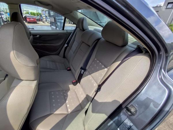 Grey Volvo S60 2005 in Vilnius, with an engine capacity of 1.98 L and mileage of 296 thousand km for 2599 €, photo 9 on AUTOMOTO.COM.LV