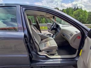 Grey Volvo S60 2005 in Vilnius, with an engine capacity of 1.98 L and mileage of 296 thousand km for 2599 €, photo 15 on AUTOMOTO.COM.LV