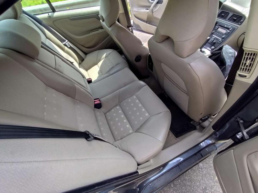 Grey Volvo S60 2005 in Vilnius, with an engine capacity of 1.98 L and mileage of 296 thousand km for 2599 €, photo 16 on AUTOMOTO.COM.LV