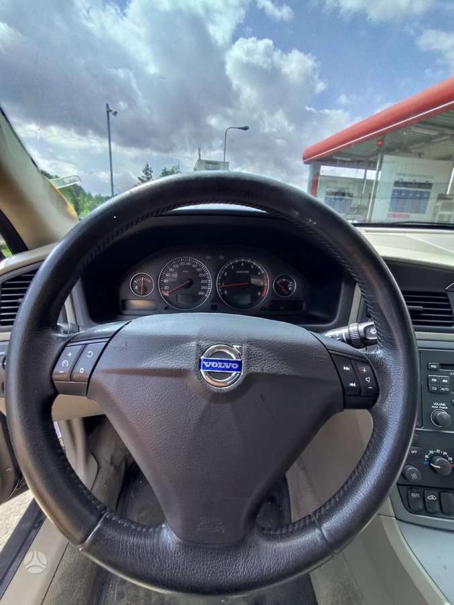 Grey Volvo S60 2005 in Vilnius, with an engine capacity of 1.98 L and mileage of 296 thousand km for 2599 €, photo 22 on AUTOMOTO.COM.LV